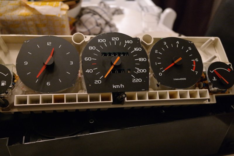 Hur man byter varvräknare, hastighetsmätare, tankmätare, klocka ...