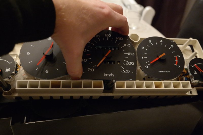 Hur man byter varvräknare, hastighetsmätare, tankmätare Volvo 740 940