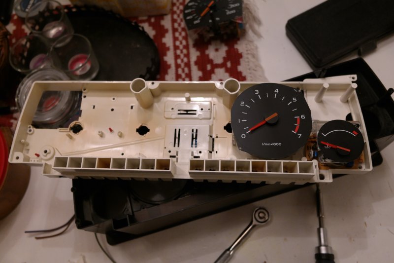 Hur man byter varvräknare, hastighetsmätare, tankmätare, klocka ...